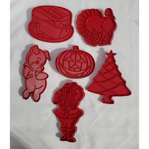 Kitchen | Tupperware Cookie Cutters Christmas Tree Birthday Cake Pig ...